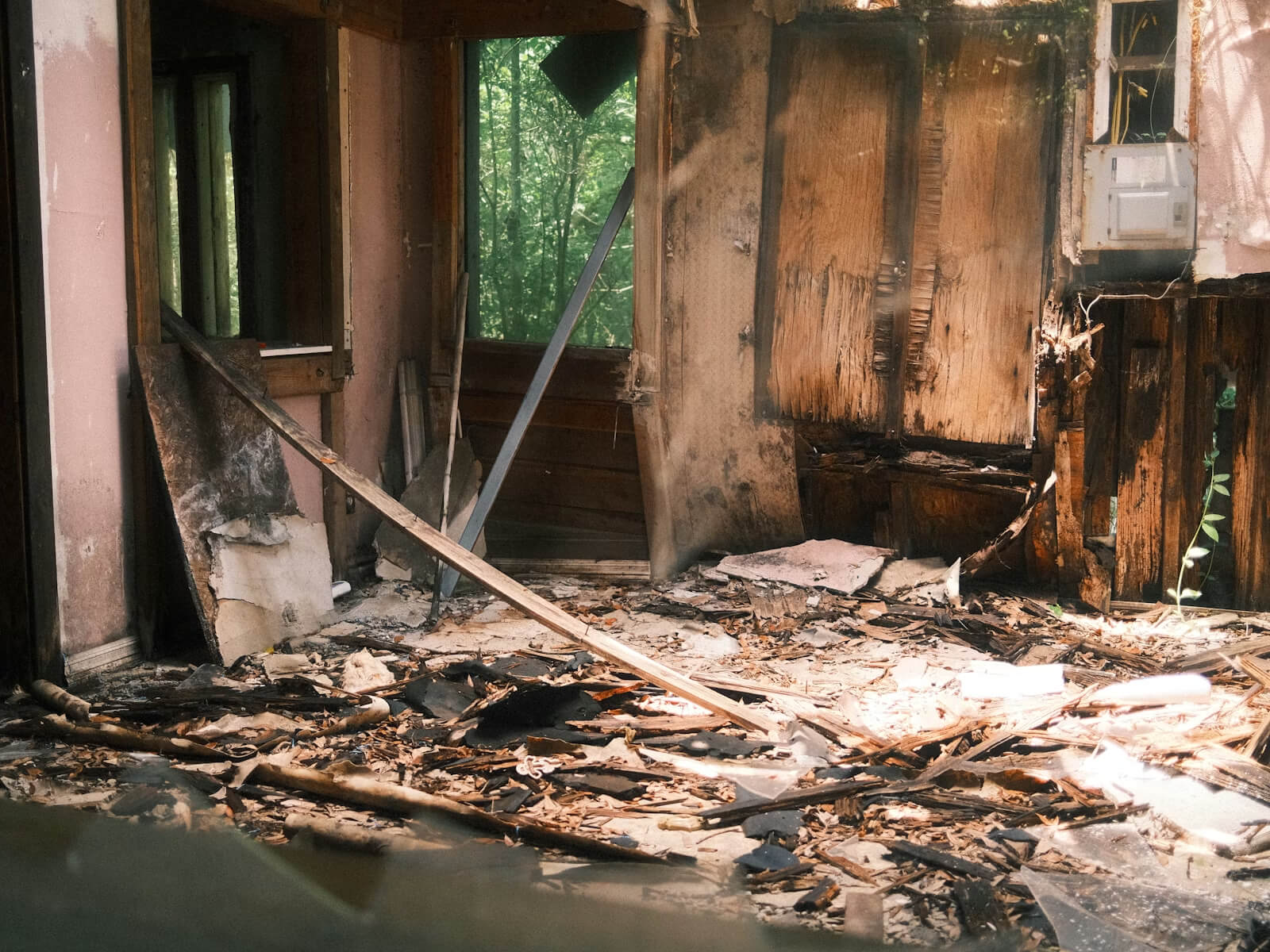 What to Do in the First Hour After Water Damage in Your Home